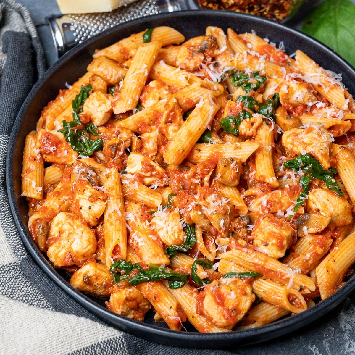 Red Sauce Chicken Pasta Recipe